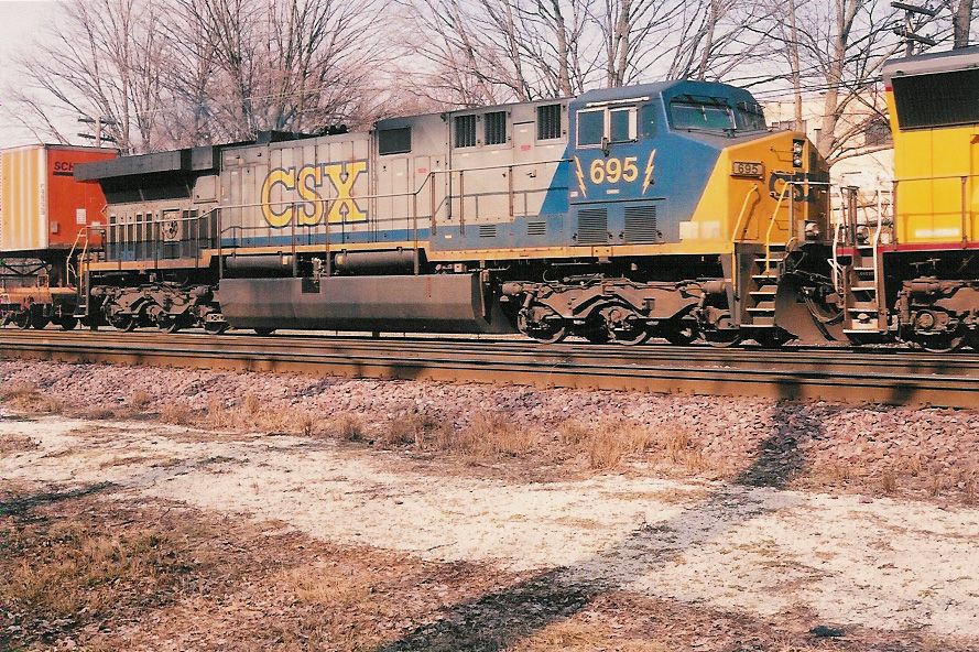 CSX 695